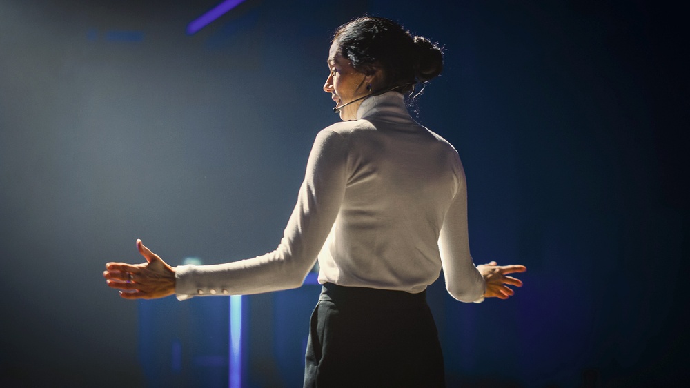 How to Become a Public Speaking Pro: Master Your Stage Skills